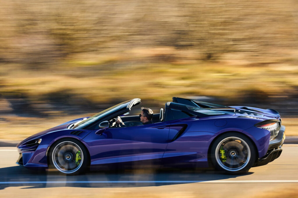 Rent a McLaren Artura Spider in Europe - Supercar hire | Colcorsa